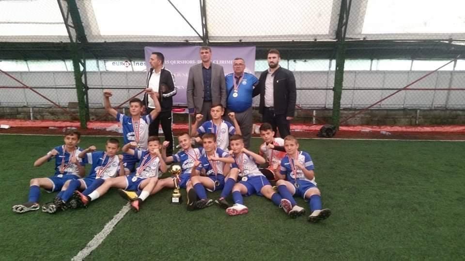 Përfundoi turneu me shkollat e futbollit për nder të 15 Qershorit ... Përfundoi turneu me shkollat e futbollit për nder të 15 Qershorit ...